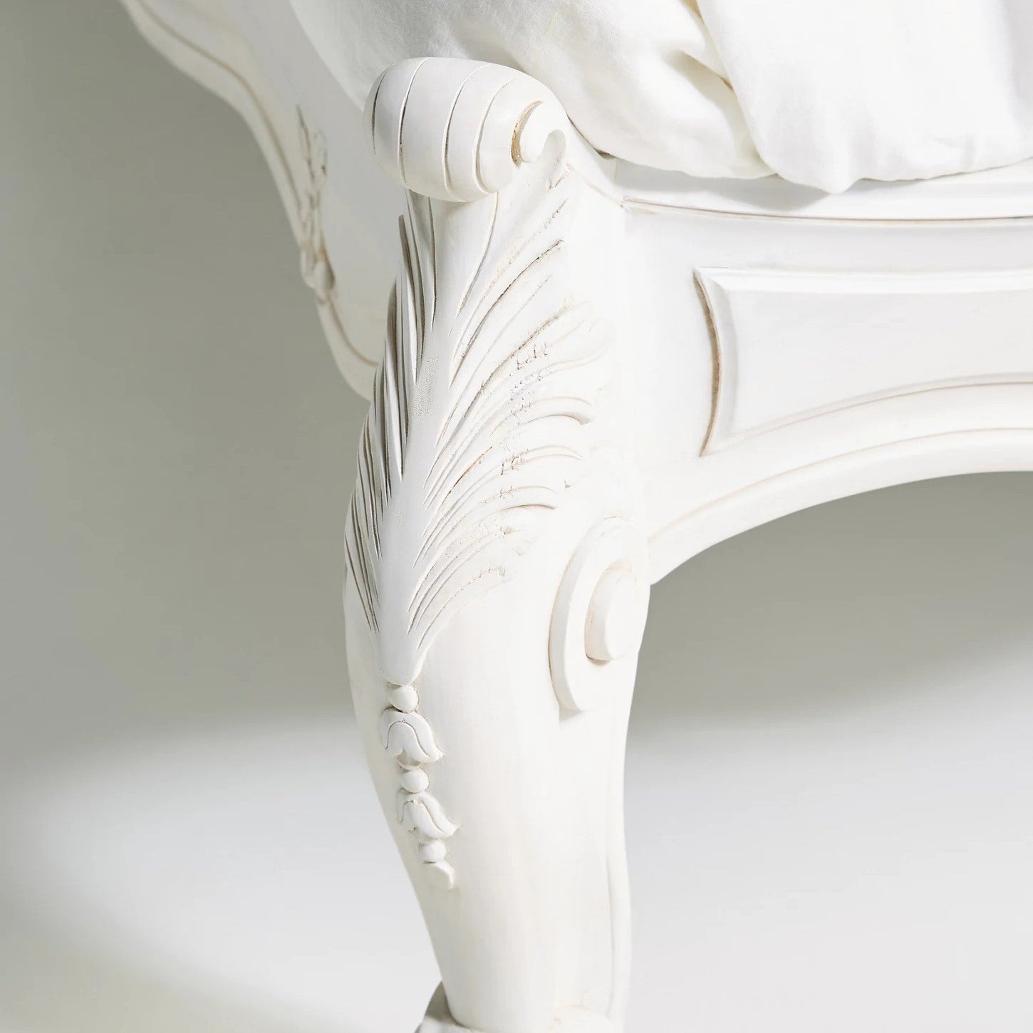 Foliate Menara Bed Ivory – Luxury Handicraft